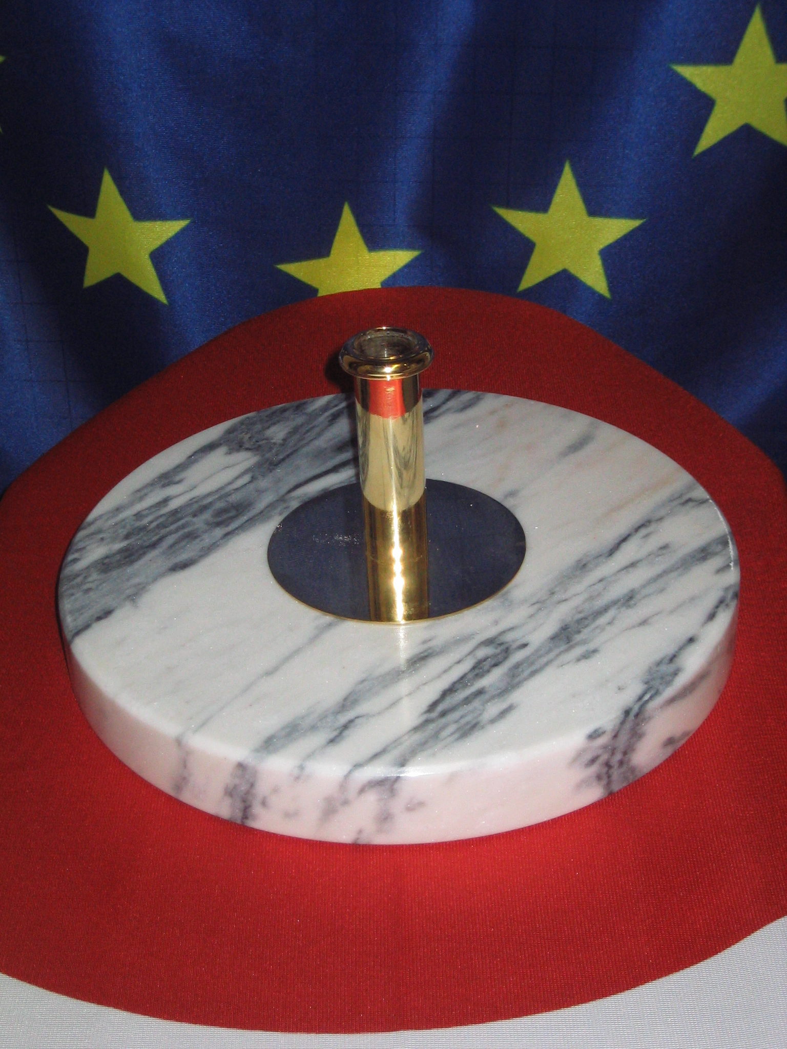 Les Socles en Marbre - Abeille Drapeaux Paris